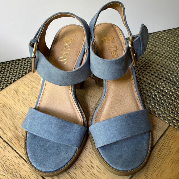 Brash | Shoes | Nwot Brash French Blue Faux Suede Chunky Heel Sandals ...